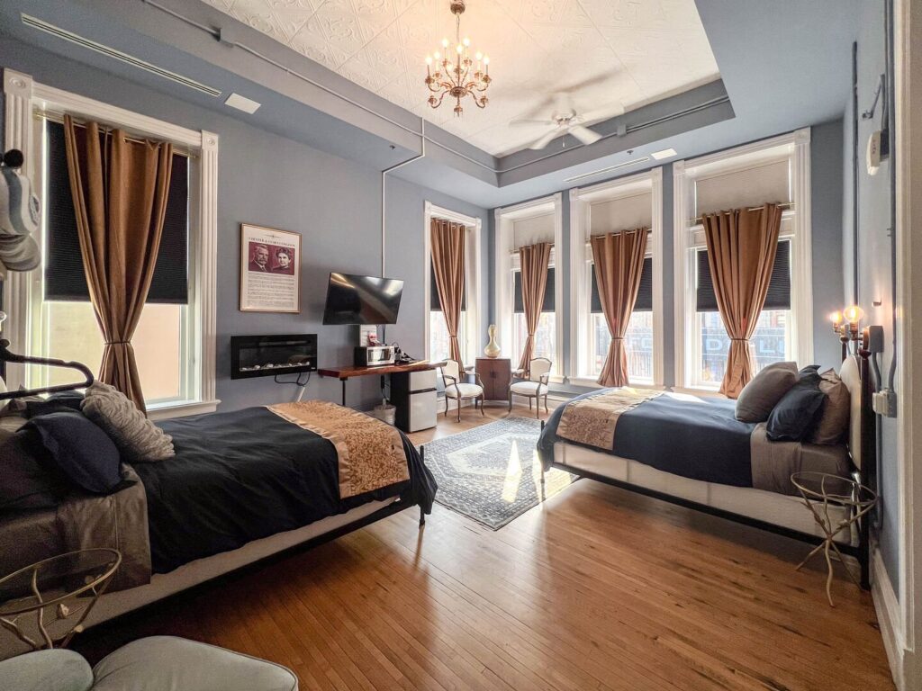 Oliver Inn - Boutique Collection by Heirloom